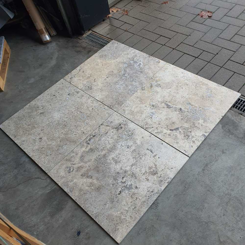 Silver travertin 61X61 | travertin natuursteen | Veinstone B.V.